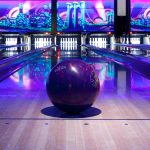 Bola de Boliche 🎳 Guia Completo com Tipos, Materiais e Preços