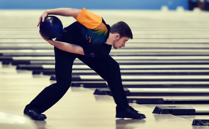 Two-handed bowling: Jogar de duas mãos é a nova tendência